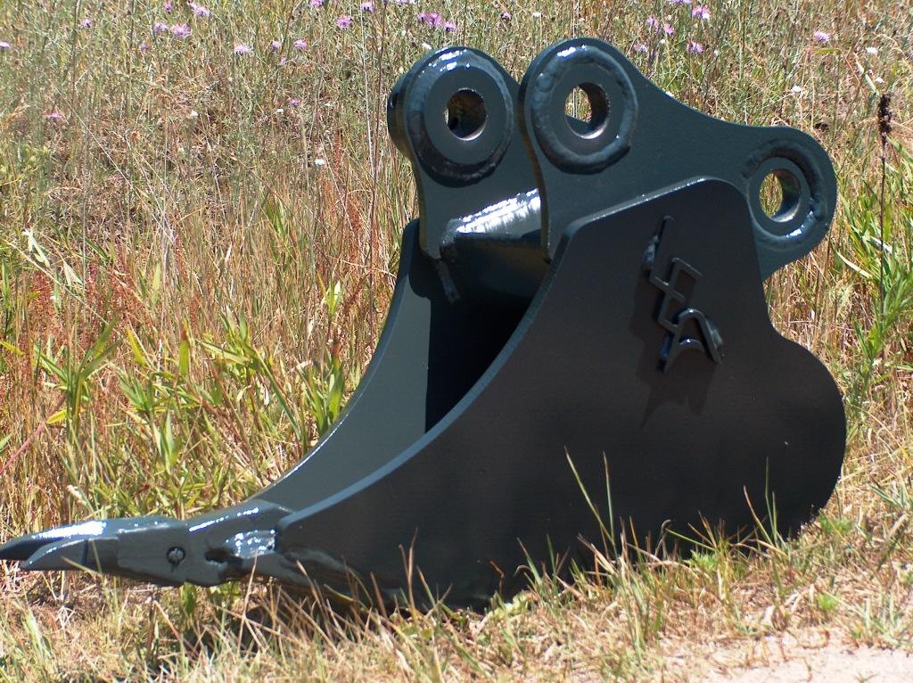 LEA_Single_Pointed_Ripper_Bucket_(1) - Leading Edge Attachments